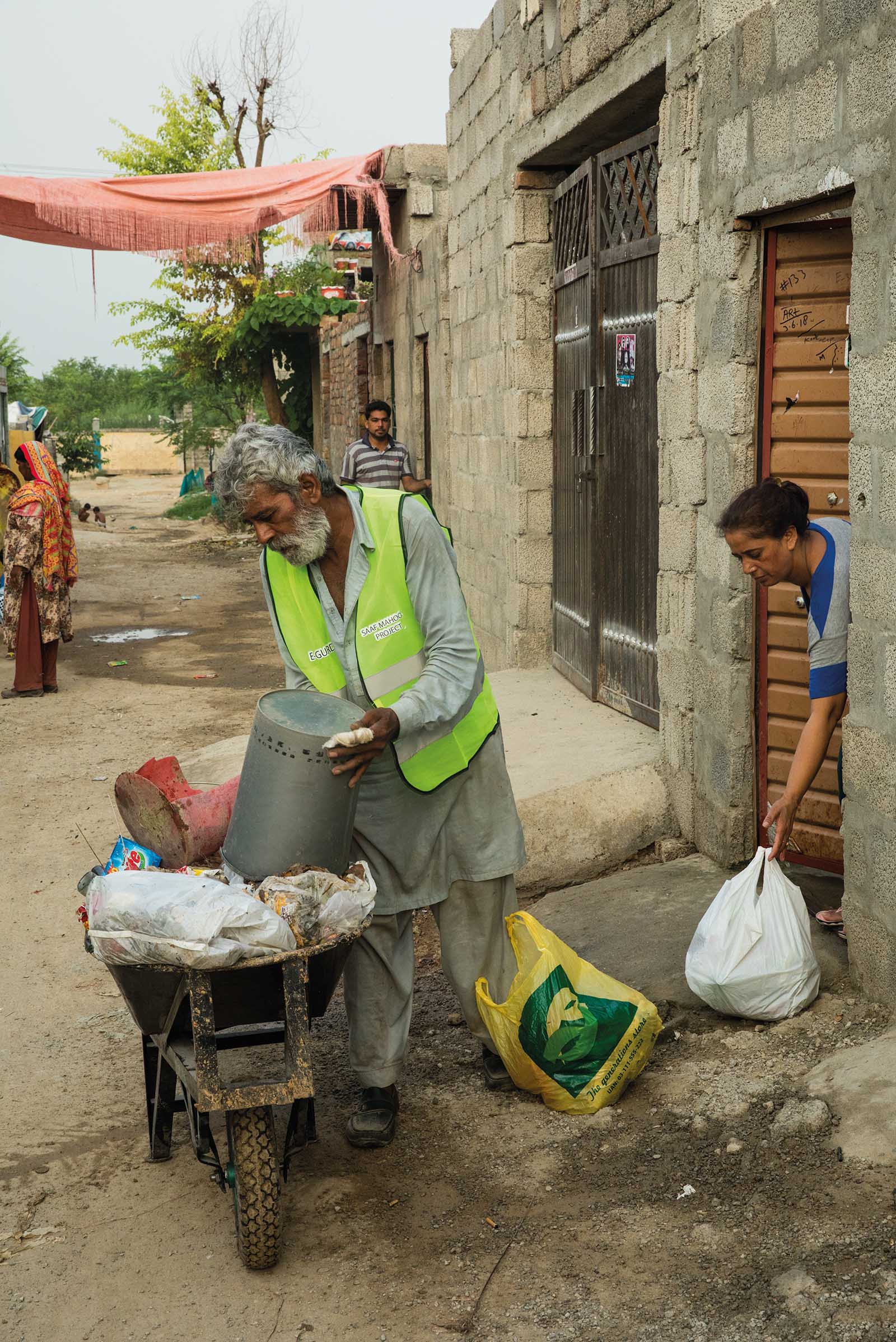 Articles: Setting up a community waste collection service - Tearfund Learn
