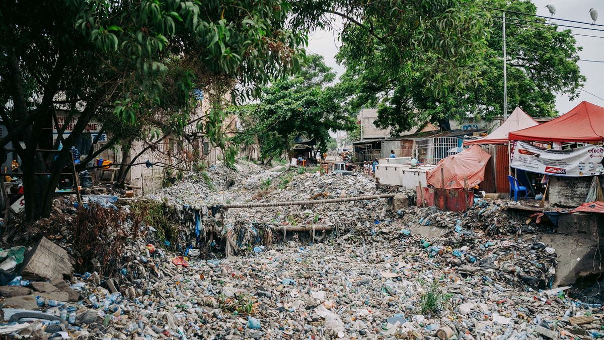 Research reports: Plastic pollution and flooding - Tearfund Learn
